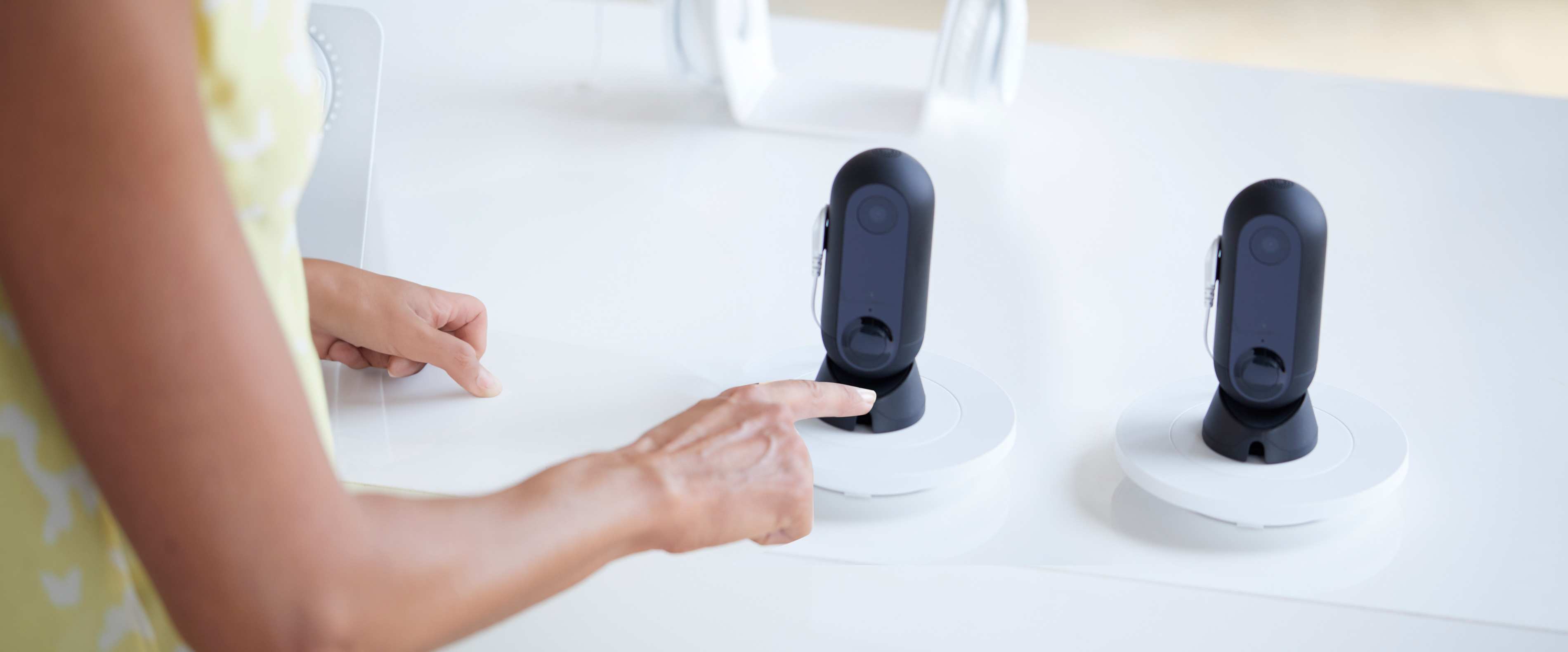 InVue Zips ディスプレイベースでIoTデバイスを保護｜InVue